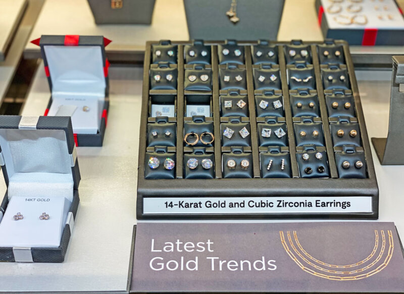 Most Stylish Gold Jewelry Trends of 2024 - SuperMall